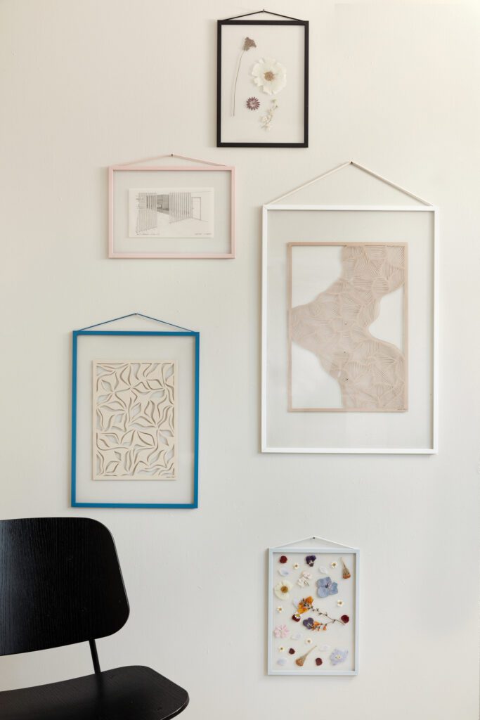 Transparent Moebe Frame Black - THE POSTER CLUB