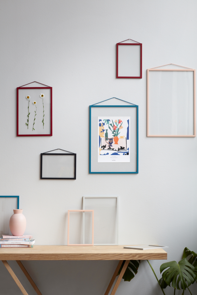 Transparent Moebe Frame Black - THE POSTER CLUB